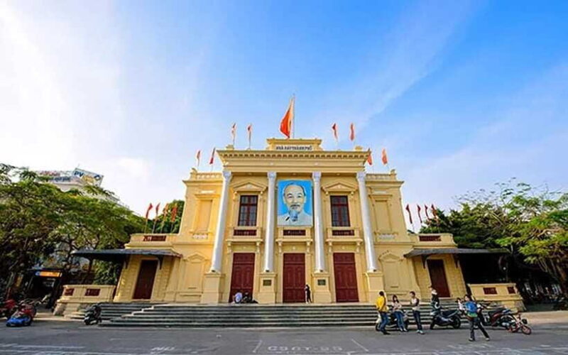 Hai Phong: Train Ride with Market Tour and Local Food | The Abroad Guide
